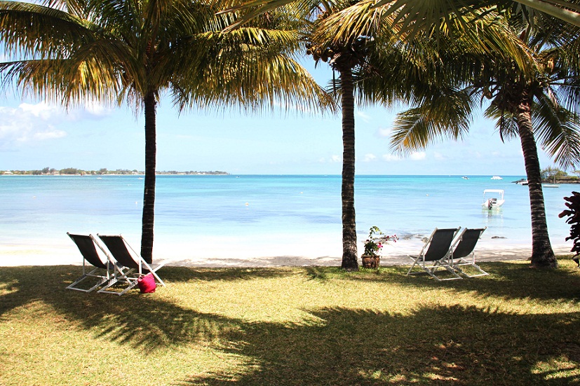 Rent a charming villa for 8 persons Merville bay Mauritius