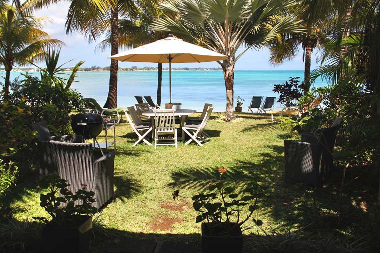 Rent a charming villa for 8 persons Merville bay Mauritius